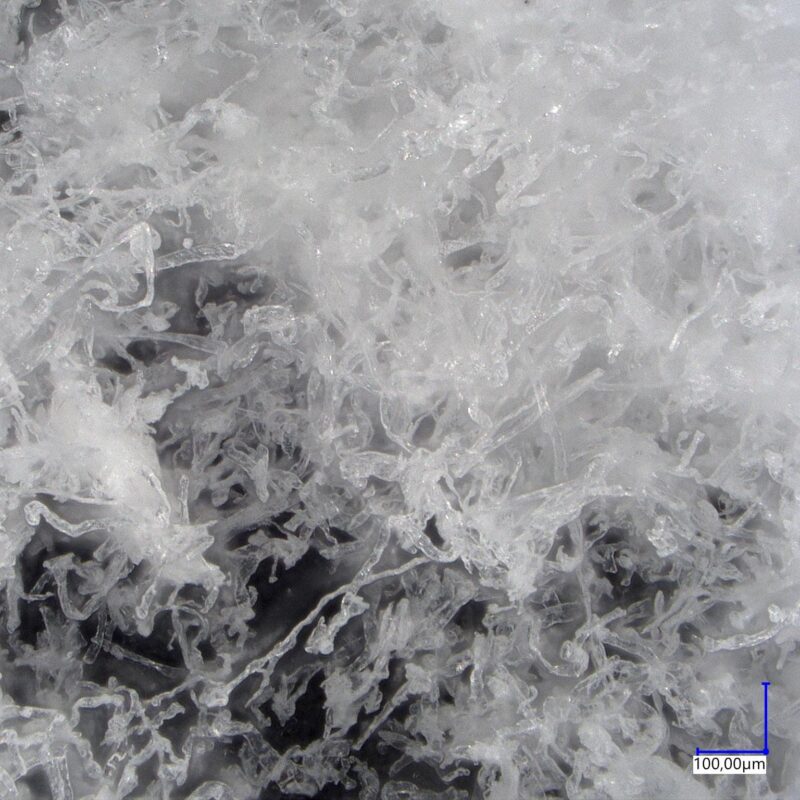 Pure white cellulose powders for technical products