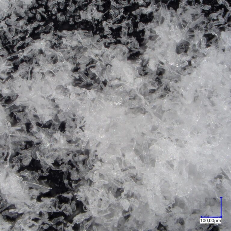 Fine powder of oat fibres with high fibre content for food